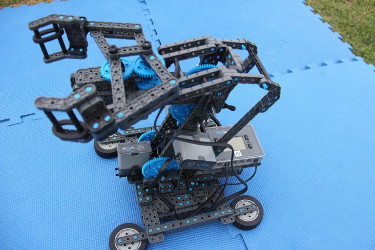 program-a-robot-vex-iq-5 - The World of Robotics